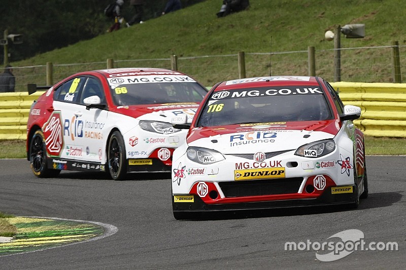 MG signs Smith and Lloyd for 2017 BTCC season