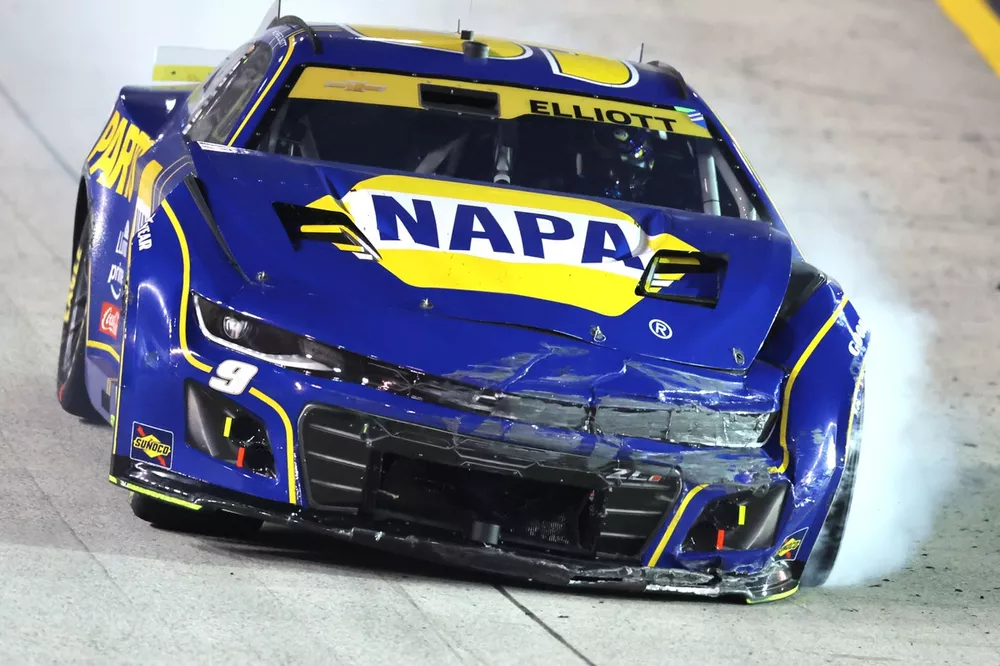 Chase Elliott advances into next playoff round despite rare DNF at Bristol