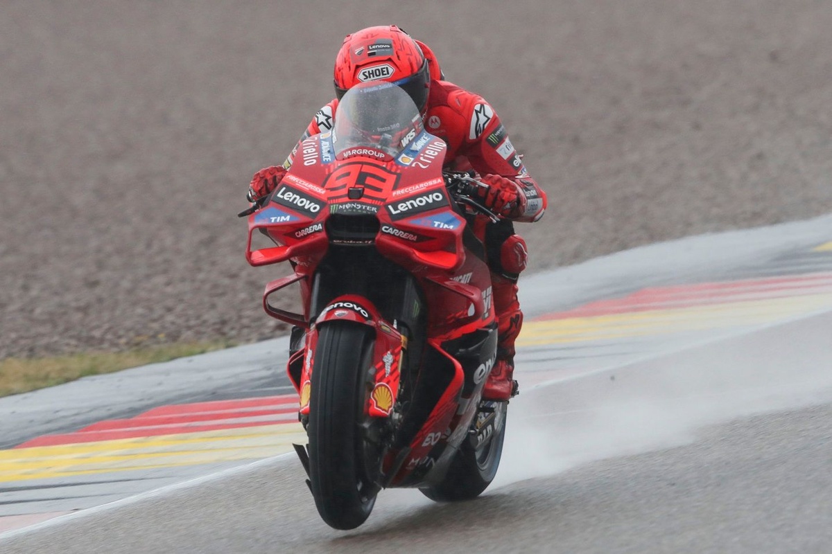 Msbreewc x video felt the need and texted the booker for an