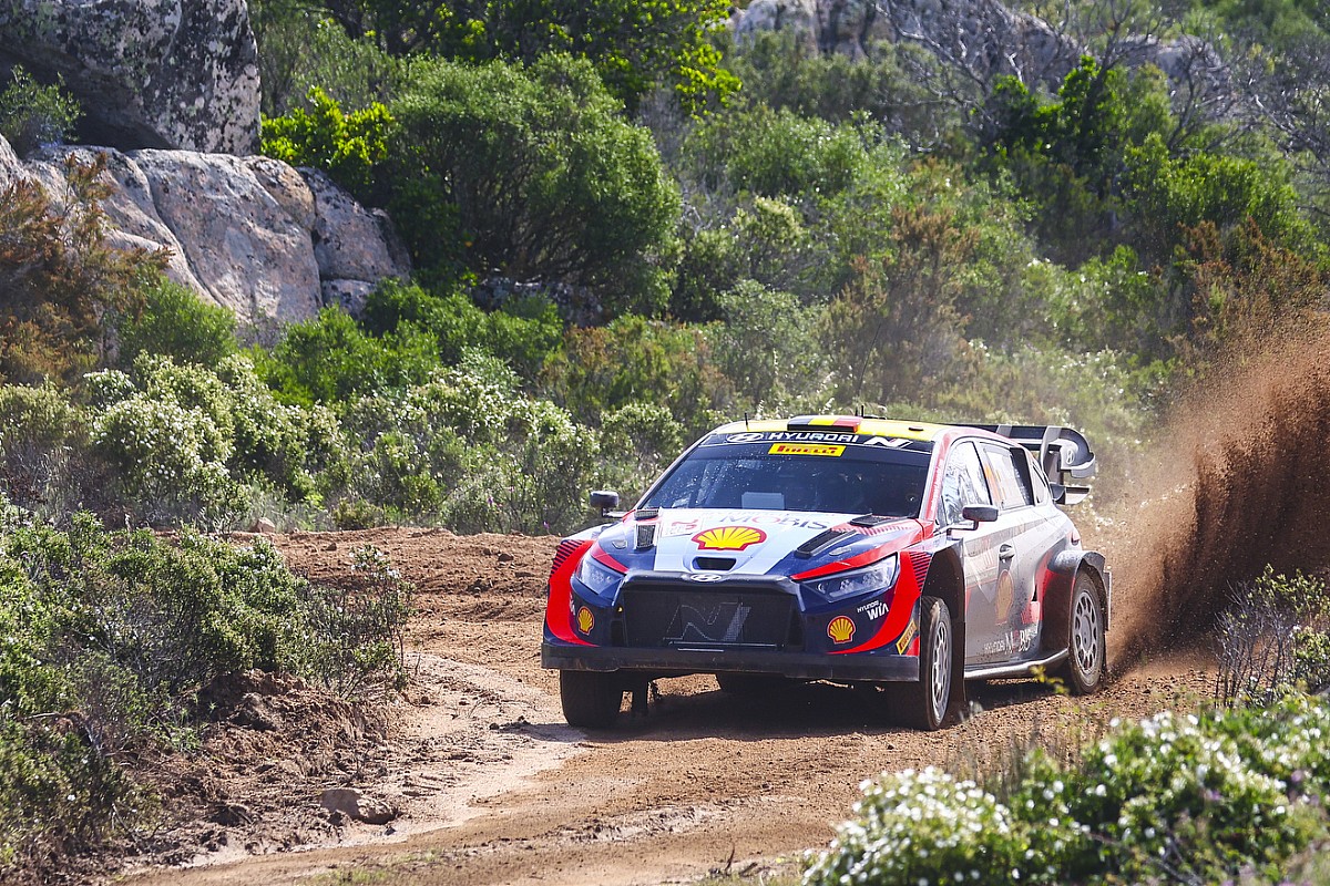 WRC Sardinia: Neuville heads Hyundai 1-2 after Ogier crashes out