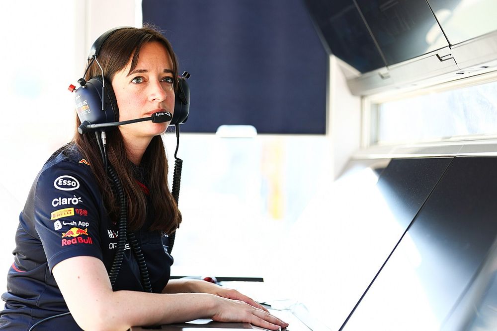 F1: Kunci Sukses Hannah Schmitz sebagai Otak Strategi Red Bull