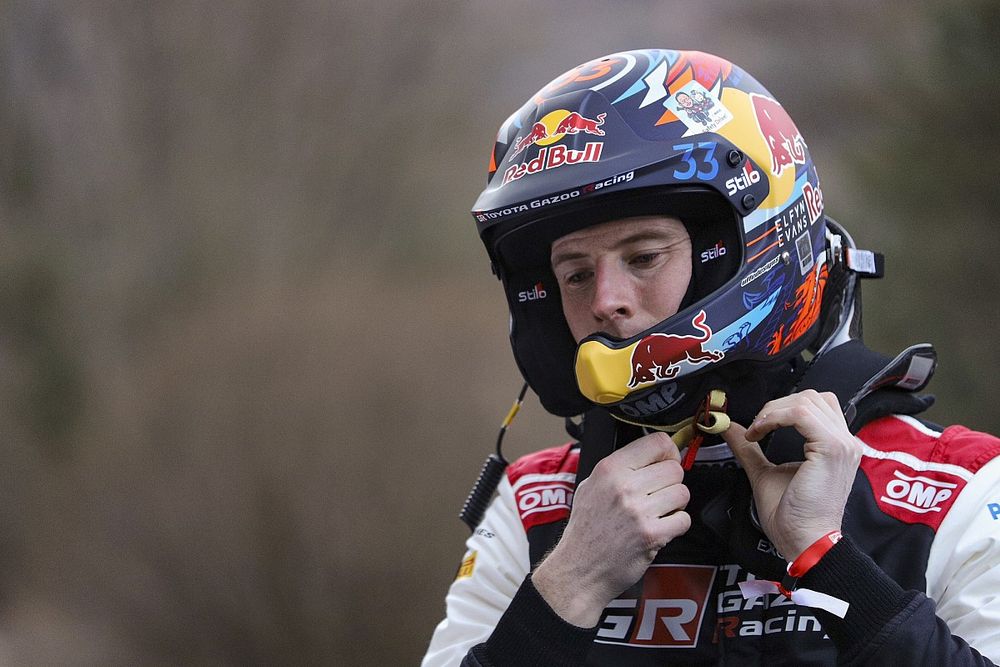 WRC: Elfyn Evans Berjuang Jaga Jarak dengan Loeb dan Ogier