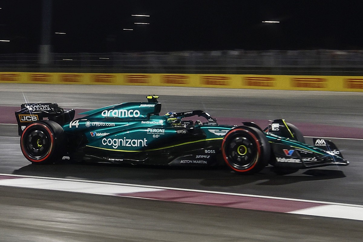 Alonso maakt grote fout en stuitert door het grind F1-Qatar