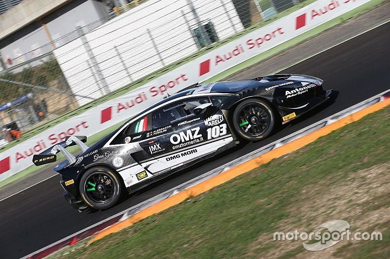 Pietro Perolini in Super GT Cup con una Lambo dell'Antonelli Motorsport