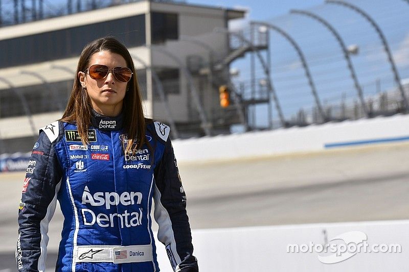 Danica Patrick scores first top-ten finish since 2015
