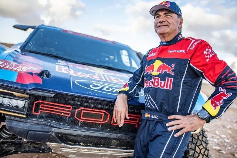Carlos Sainz ya tiene su dorsal para el Rally Dakar 2025