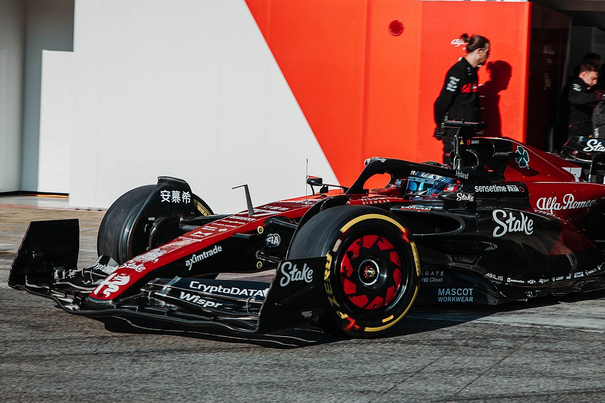 VIDEO: Alfa Romeo estrena su C43 de F1 en Barcelona