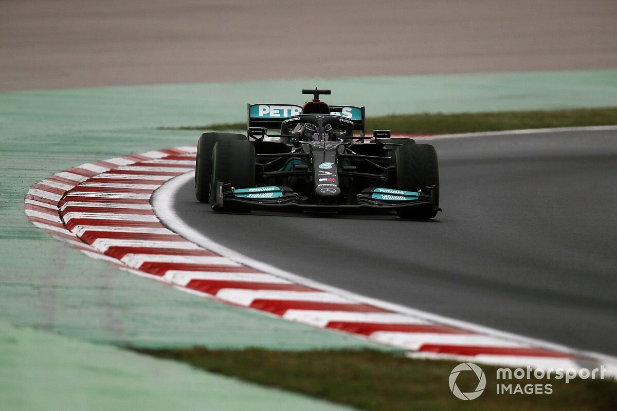 Experimental Mercedes front wing hints at final F1 update push