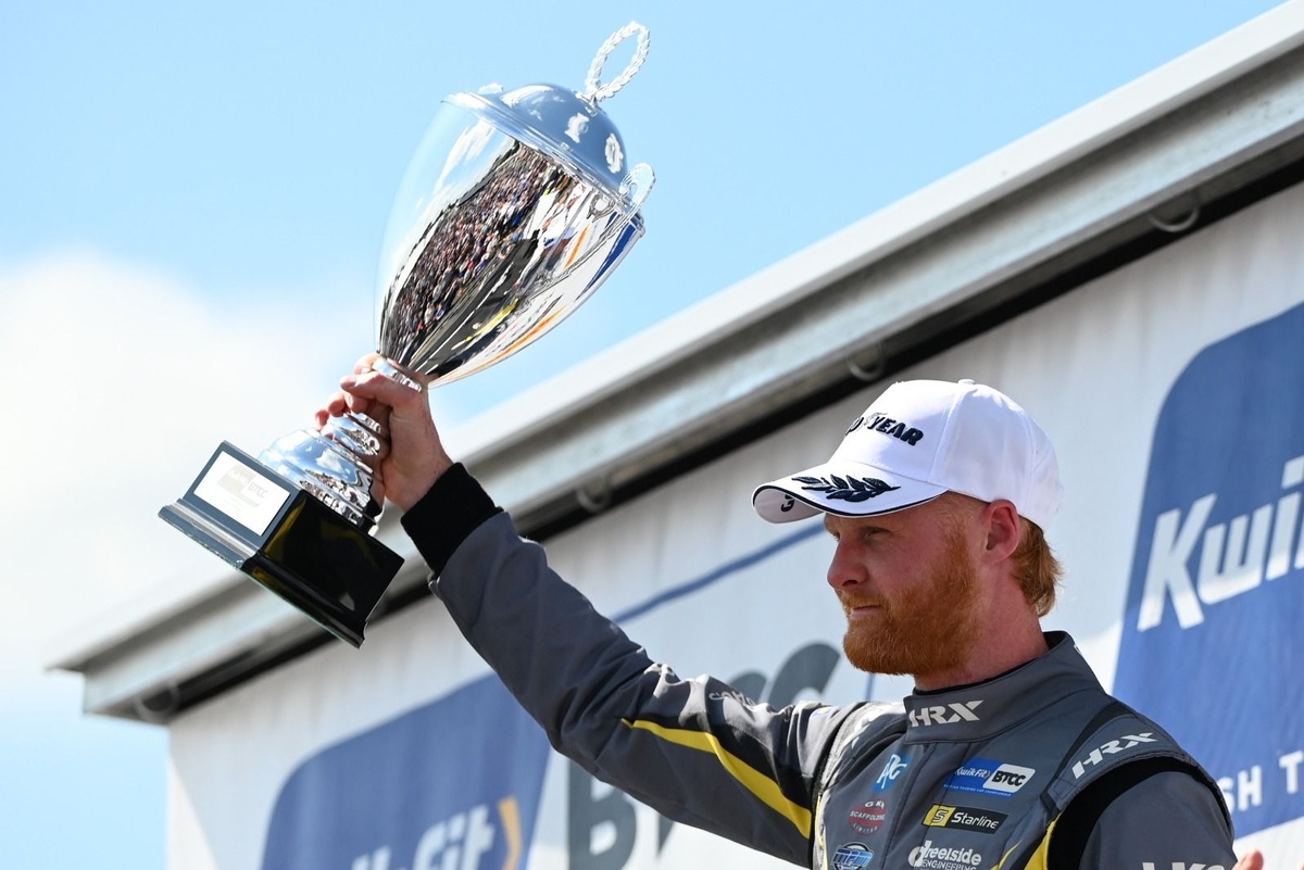 BTCC Croft: Cook wins after stunning pass on Huff