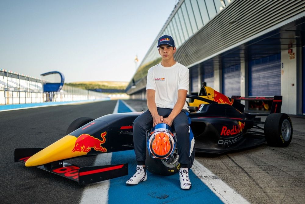 Red Bull incorpora un mexicano a su programa de jóvenes pilotos