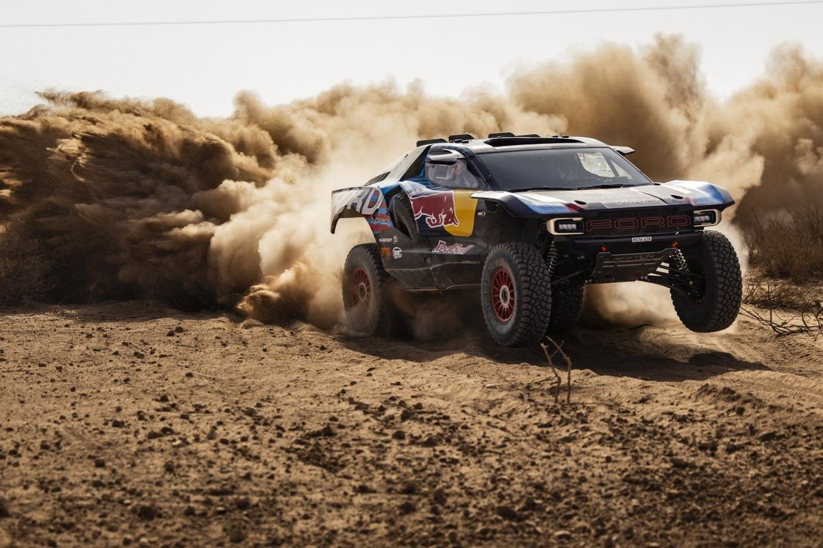 Sainz predicts "strange" tactical battle in Dakar Rally