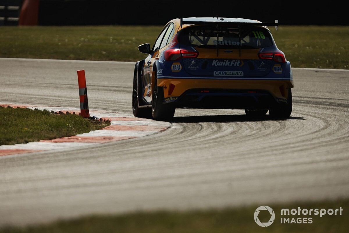 BTCC Snetterton: Sutton pips Hill in tight finish in opener ...