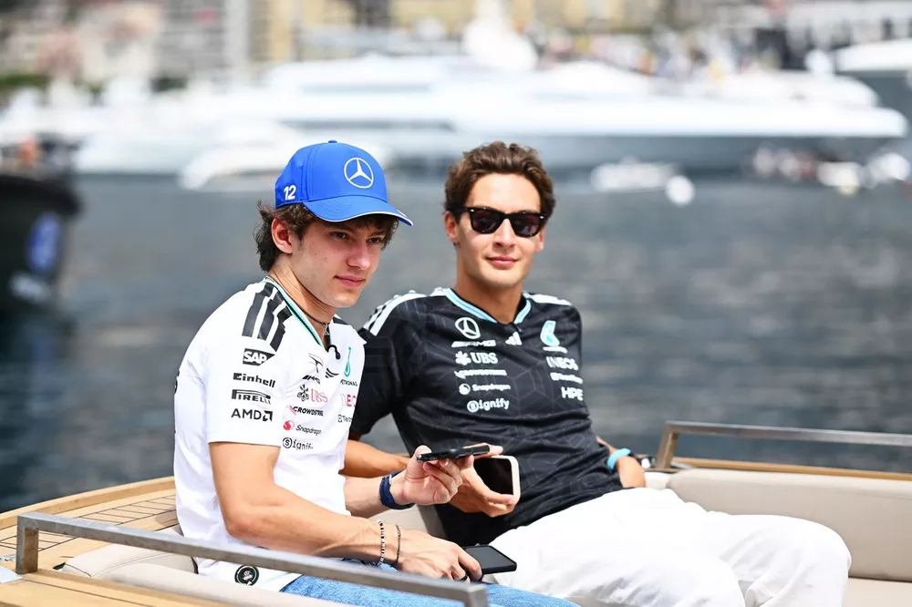 Two worrying trends for George Russell as Kimi Antonelli keeps starring ...