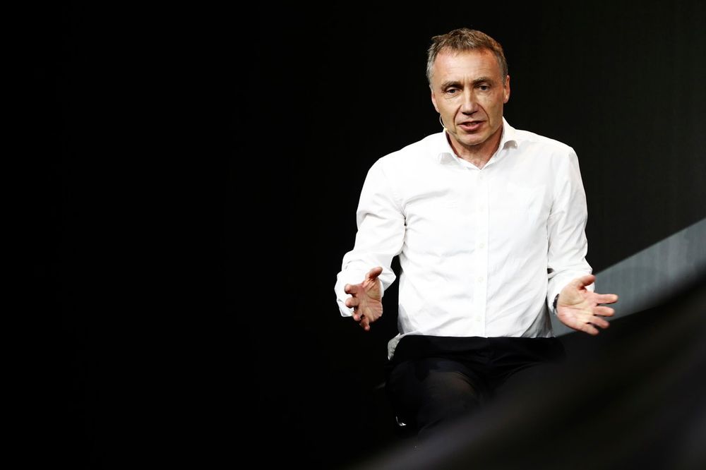 Aston Martin s'étonne qu'Alpine ait laissé filer Bob Bell