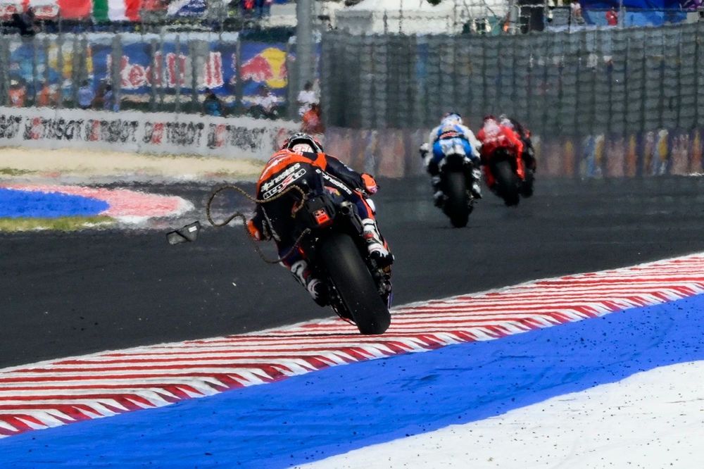 Binder wijst naar kerbstones als reden voor kapotte KTM-kettingen in Misano