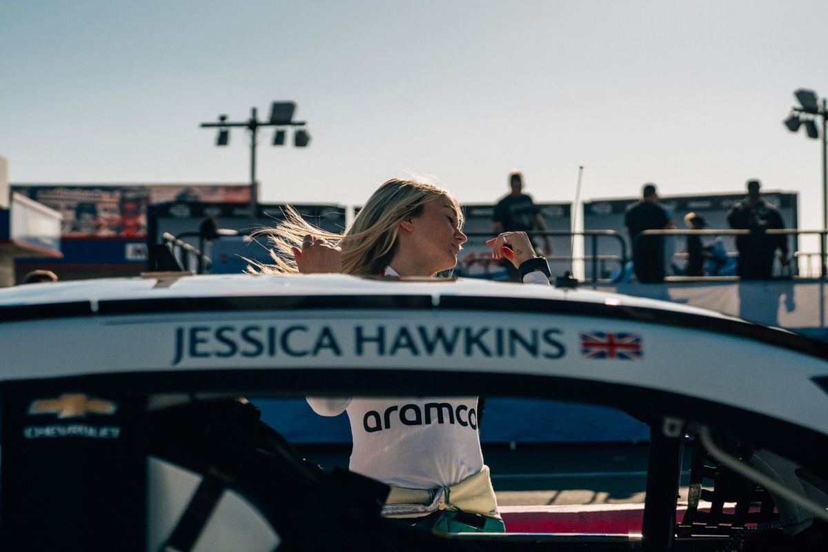 Not a Simulation: Aston Martin F1 ambassador Jessica Hawkins takes on ...