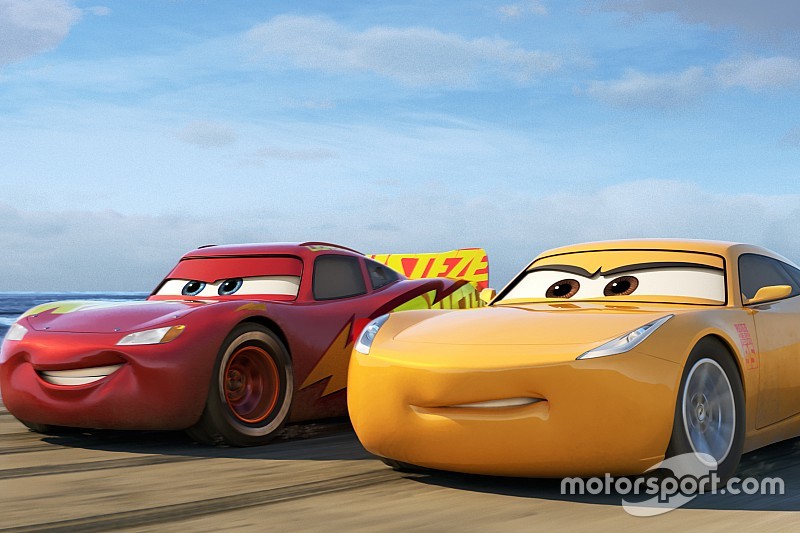 Em Carros 3, McQueen busca direito de parar quando quiser