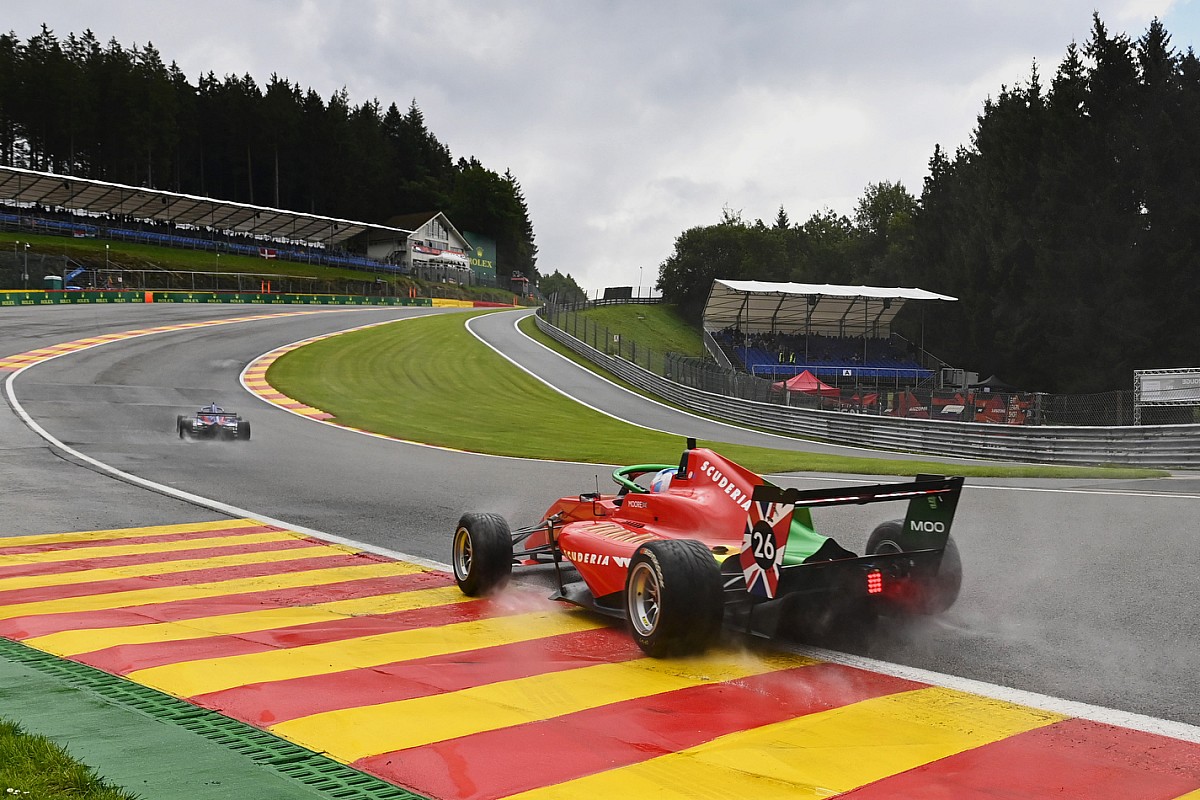 W-Serie: Zwei Fahrerinnen nach Eau-Rouge-Crash im Krankenhaus