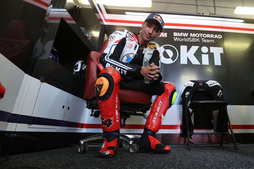 Razgatlioglu Ingin Tinggalkan BMW Akhir 2024 demi MotoGP