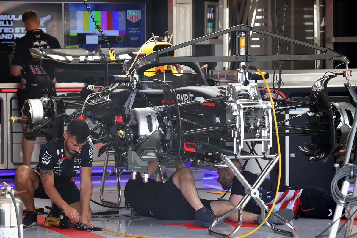 McLaren wants FIA to investigate Red Bull further over front bib adjuster