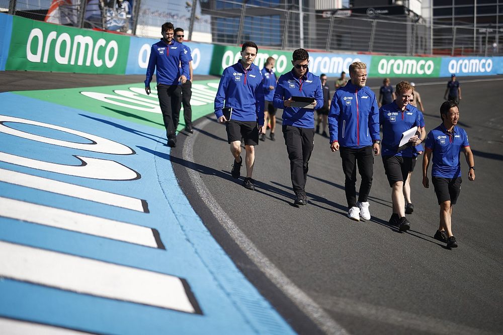 Haas F1 nie śpieszy się z wyborem kierowcy