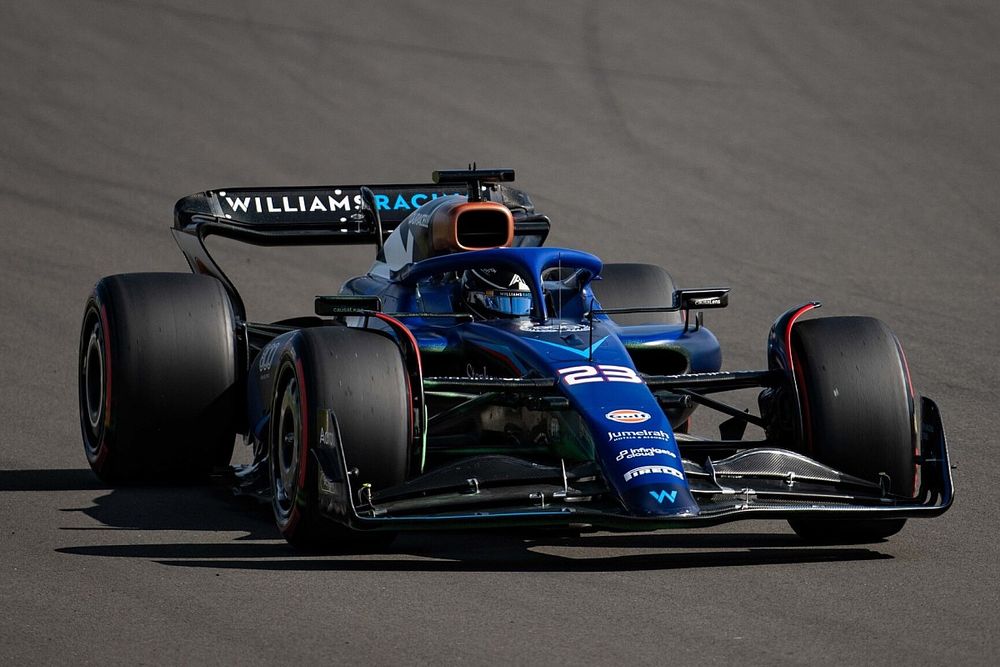 F1 | Vowles: "Albon è un leader, sta portando l'auto al limite"