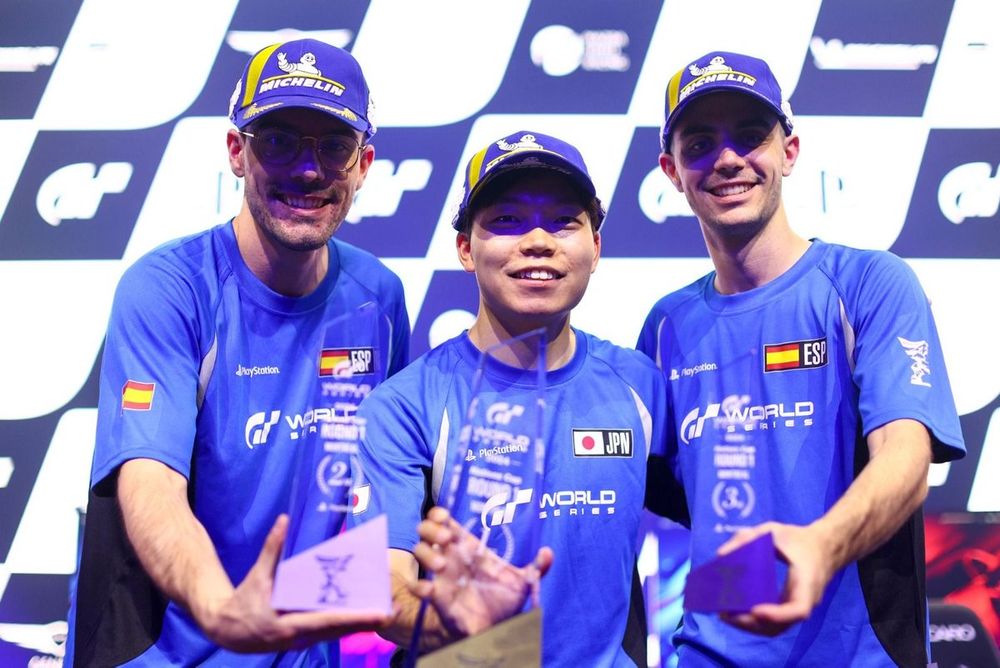 José Serrano y Coque López se suben al podio en las Gran Turismo World ...