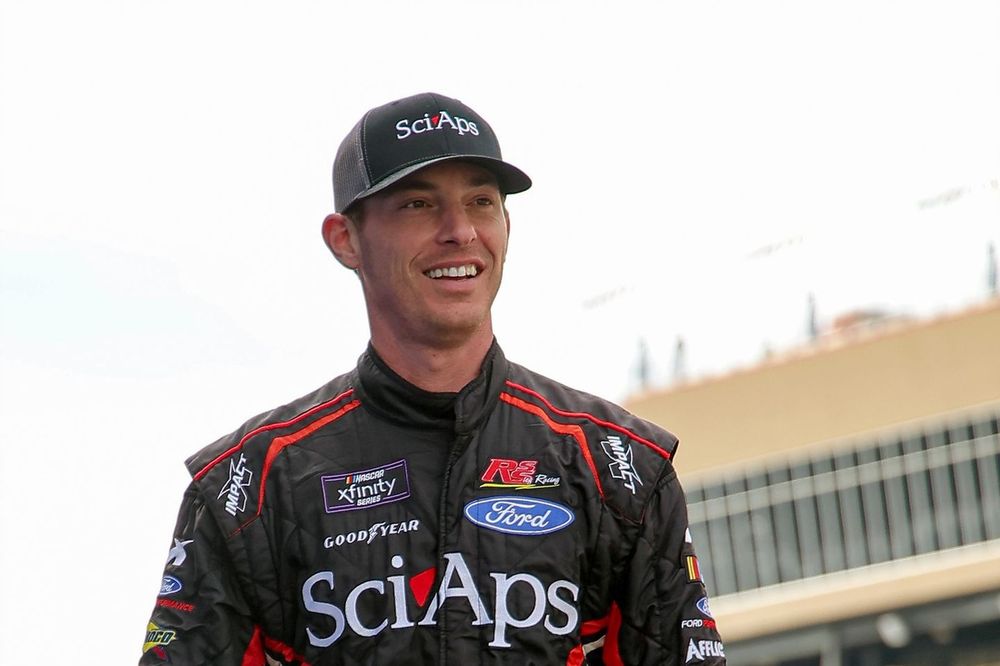 Sieg rebounds from bizarre garage mishap to score top-five in backup car