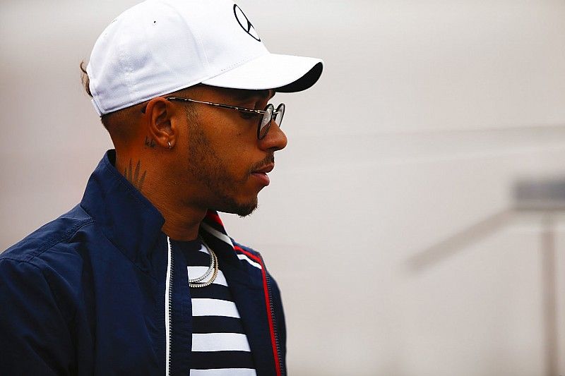 Hamilton reméli, hogy a Mercedes fejlesztései "elrettentik" a riválisokat