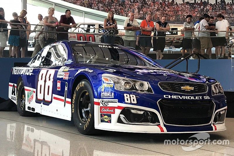 Dale Jr.'s Darlington Throwback honors his own racing legacy