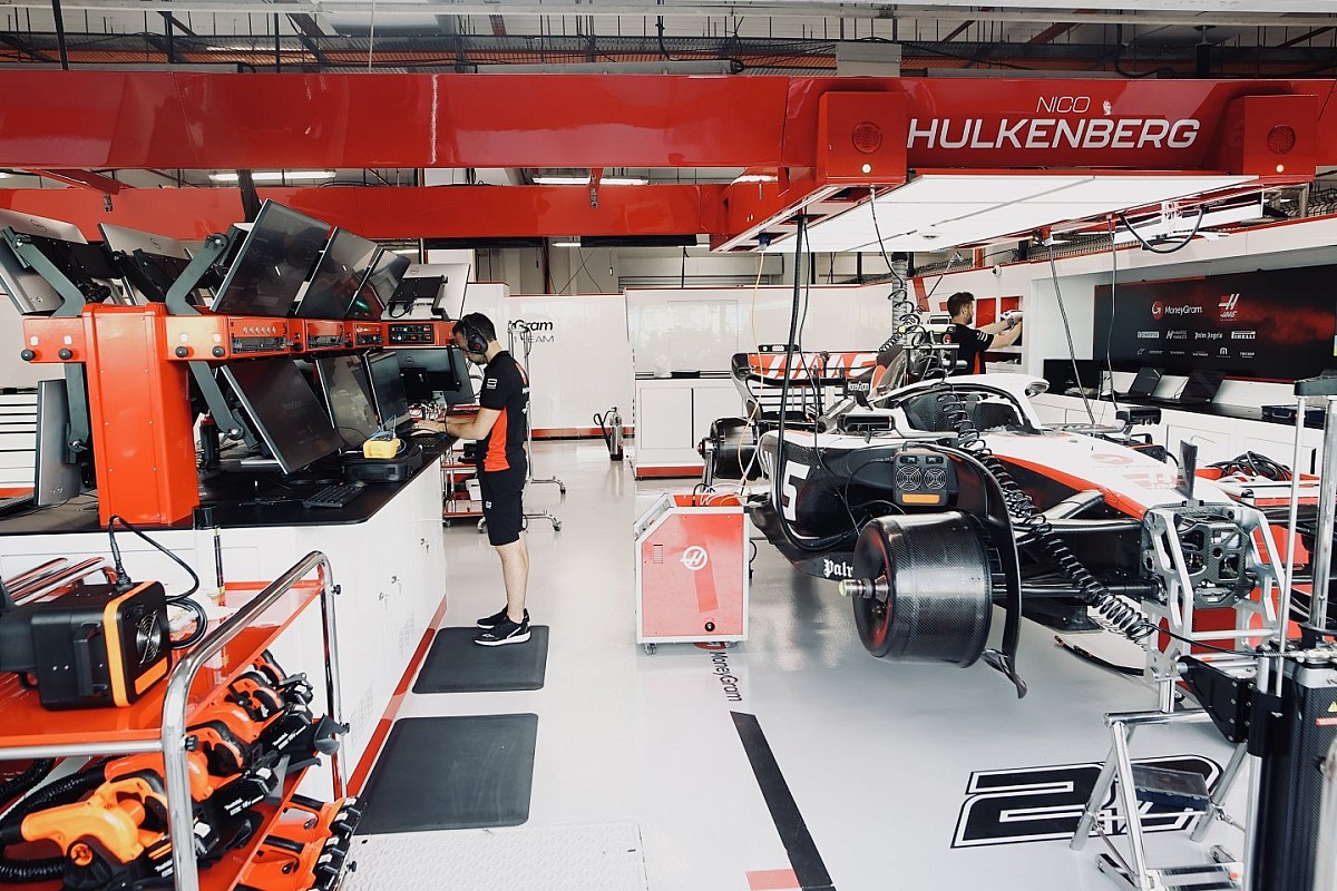 Haas revamps F1 garage to help mechanics