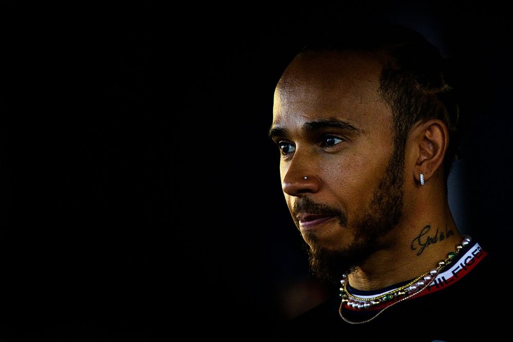 Se acaba la polémica del piercing de Hamilton: FIA concede exención