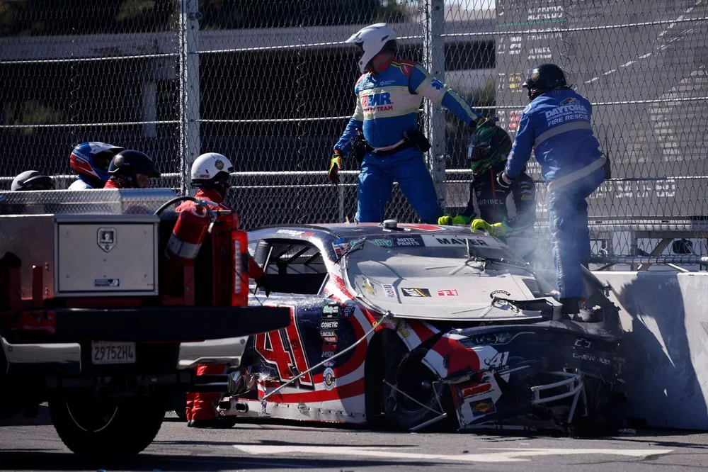 Sam Mayer breaks wall in massive restart pileup, collecting over 20 cars