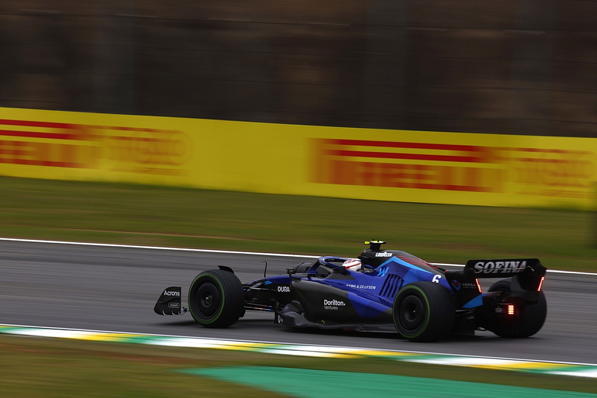 VIDEO: Latifi schiet van de baan in VT2 F1 Brazilië
