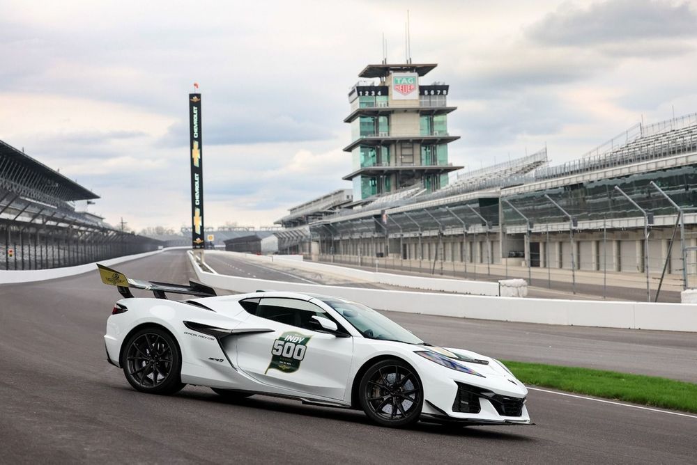2025 Indianapolis 500 Chevrolet Corvette ZR1 pace car unveiled