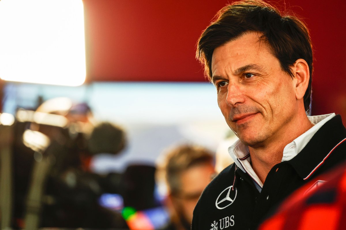 Toto Wolff se centra en Antonelli para 2025 y se lo explica a Sainz