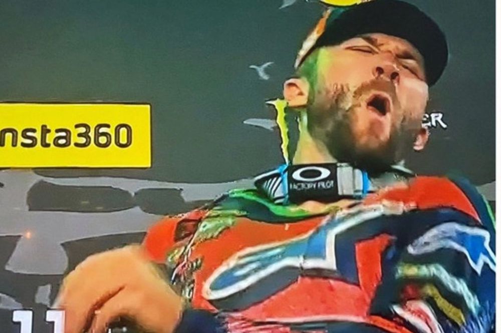 Eli Tomac breaks trophy and front tooth in Daytona Supercross ...