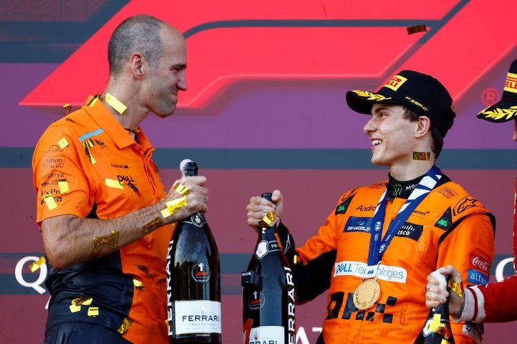 Yarış mühendisi Stallard, Bakü'de Piastri'nin talimatlarını dinlememesi ...