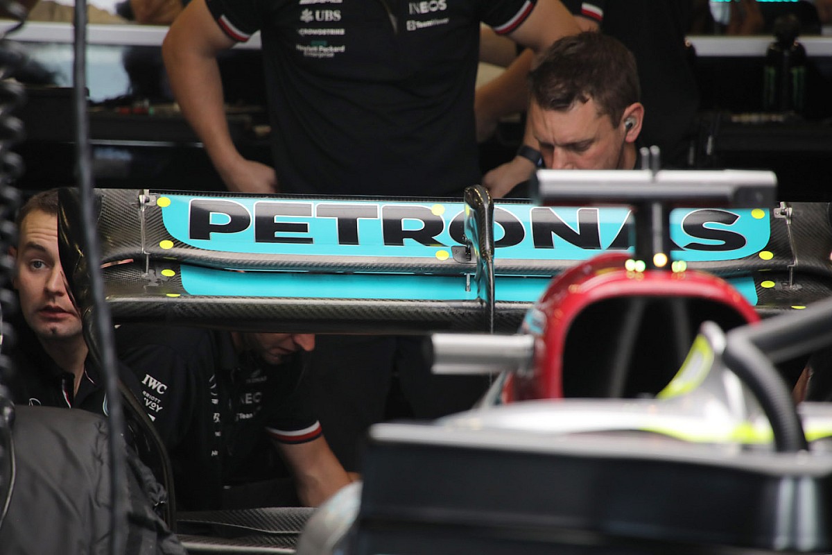 Mercedes W14 przemówił