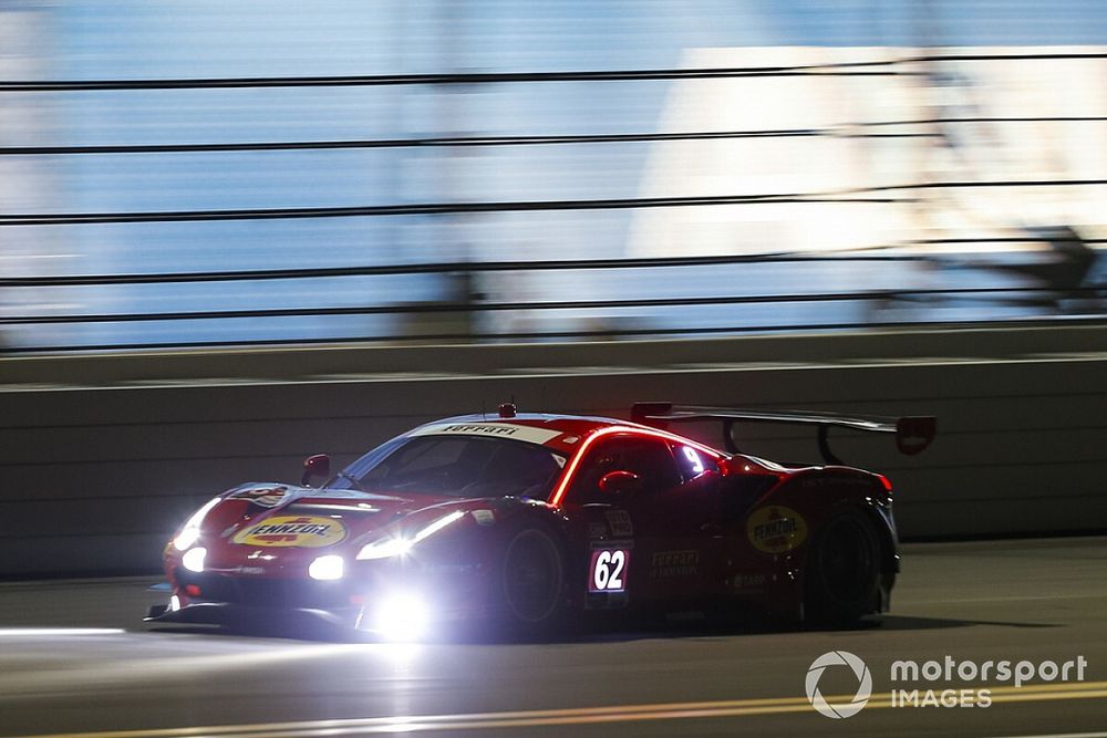 IMSA | Daytona, 18a Ora: due Ferrari in rimonta fra le GTD