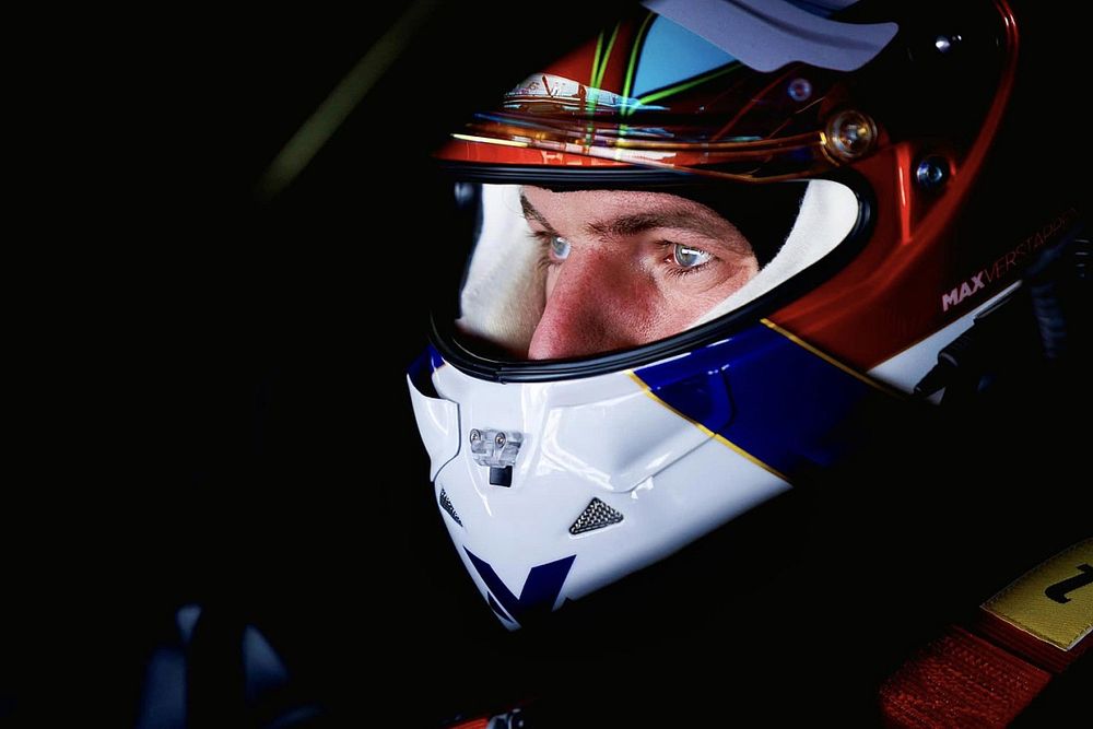 Korábbi F1-es és NASCAR-pilóta ellen nyert gokartversenyt Verstappen ...