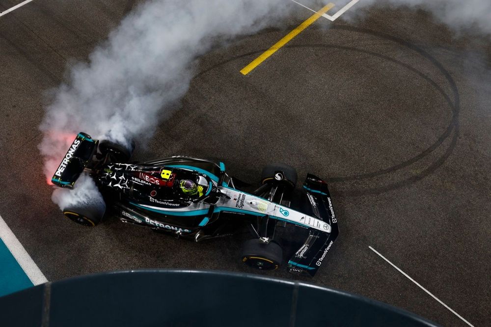 Búcsúturnéra indult Lewis Hamilton