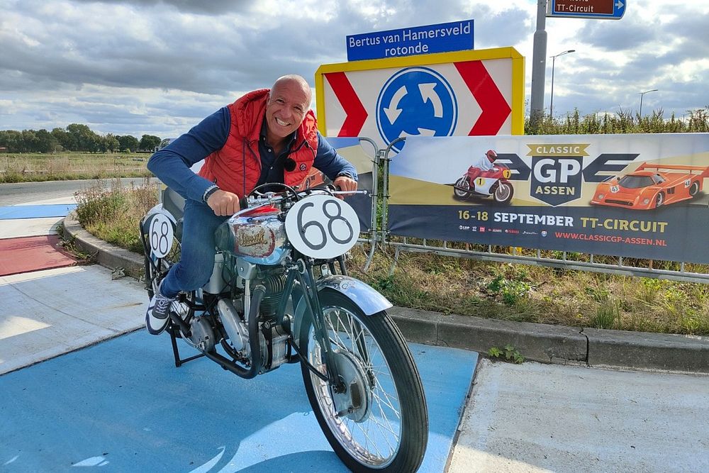 Tim en Tom Coronel op 90 jaar oude Eysink van opa Van Hamersveld