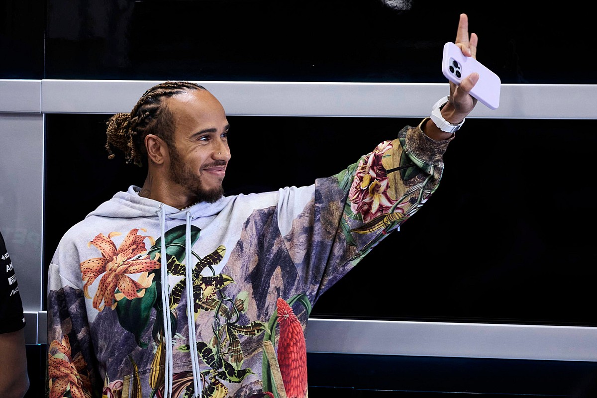 Irvine: "Hamilton yarış kazanabilir ama şampiyonluk artık zor"