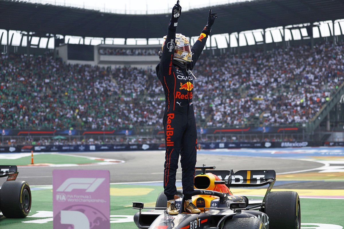 Mexican GP: Verstappen eases to record-breaking 14th win of 2022