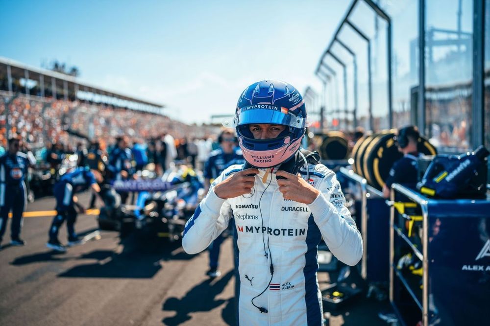 Williams F1 renueva a Alex Albon por varios años
