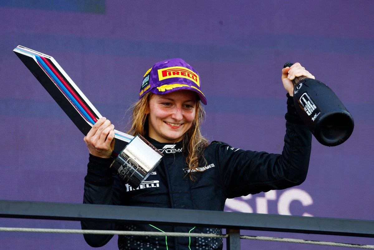 Doriane Pin ouvre sa saison de F1 Academy par une victoire