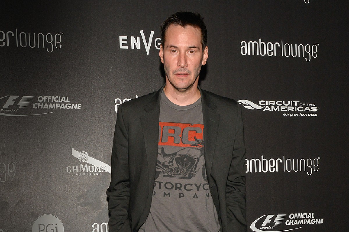 Keanu Reeves egy „izgalmas projekt” miatt látogatott el a Red Bull ...