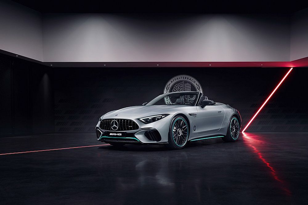 『W13』からインスパイア。メルセデスAMGから”F1カラー”の『SL63』特別仕様車が登場……100台限定