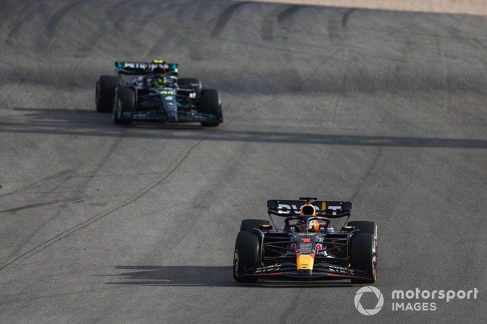 Hamilton hace una radiografía del RB19 al seguirlo de cerca en Austin